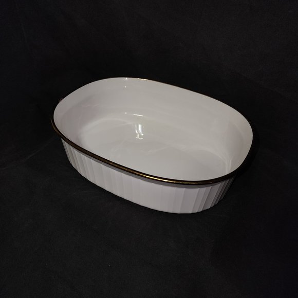 Corningware | Kitchen | Classic Corningware 28 Liter Gold Trim ...